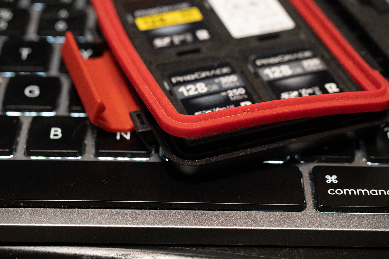 CFexpressカードケース – mono-logue